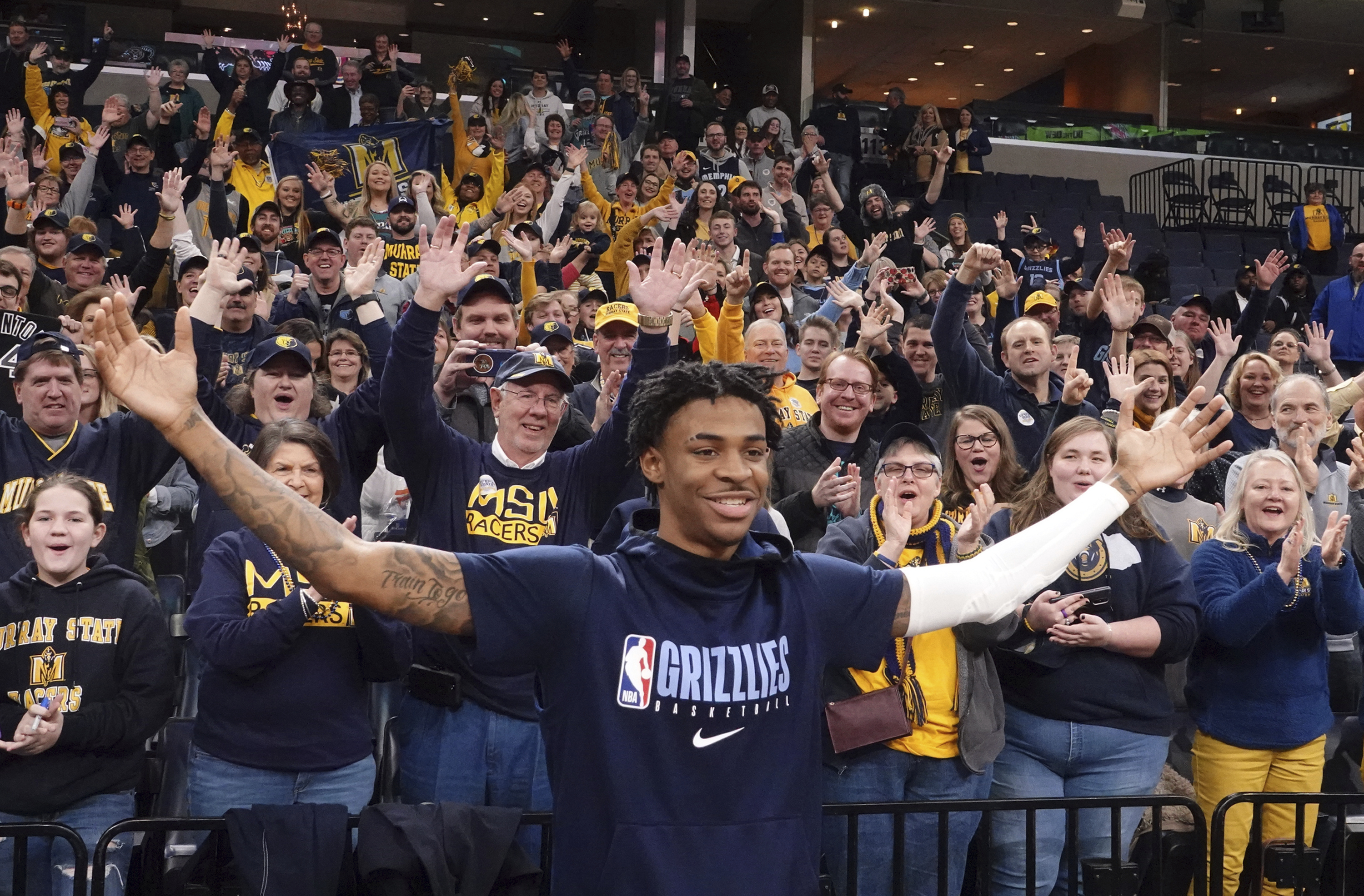 Nba Basketball Fans Cheering