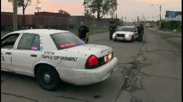Carjacking suspect dies following police chase through River Rouge, Detroit
