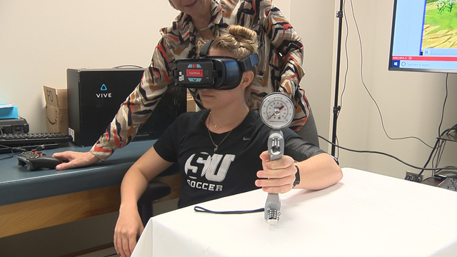 Physical therapy professor uses virtual reality to provide pain management
